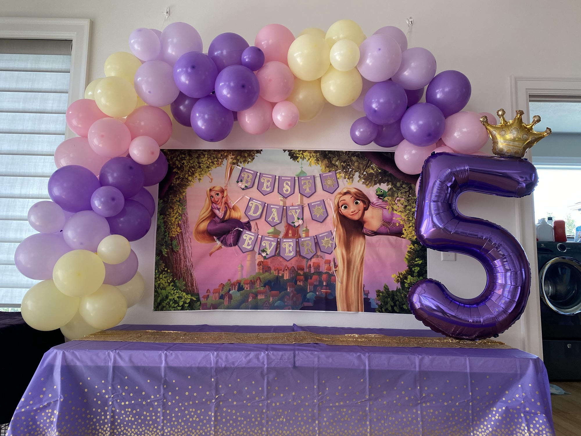 How to Throw a Magical Tangled Birthday Party (Decor, Food & Activities ...